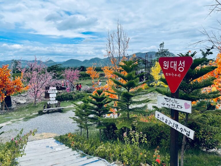 Korean Autumn Foliage: Best Spots & When to Visit (2026) - KoreaPeek
